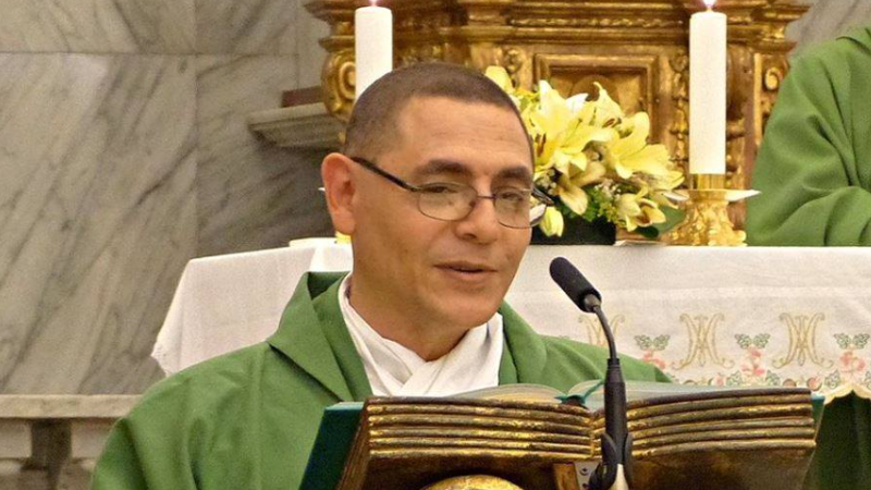El papa Francisco excomulgó al sacerdote Fernando María Cornet, autor ...